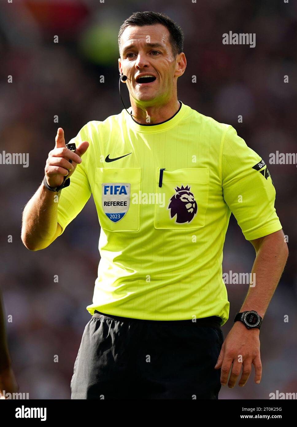 MANCHESTER, UK. 7th Oct, 2023. Referee Andy Madley during the Premier ...