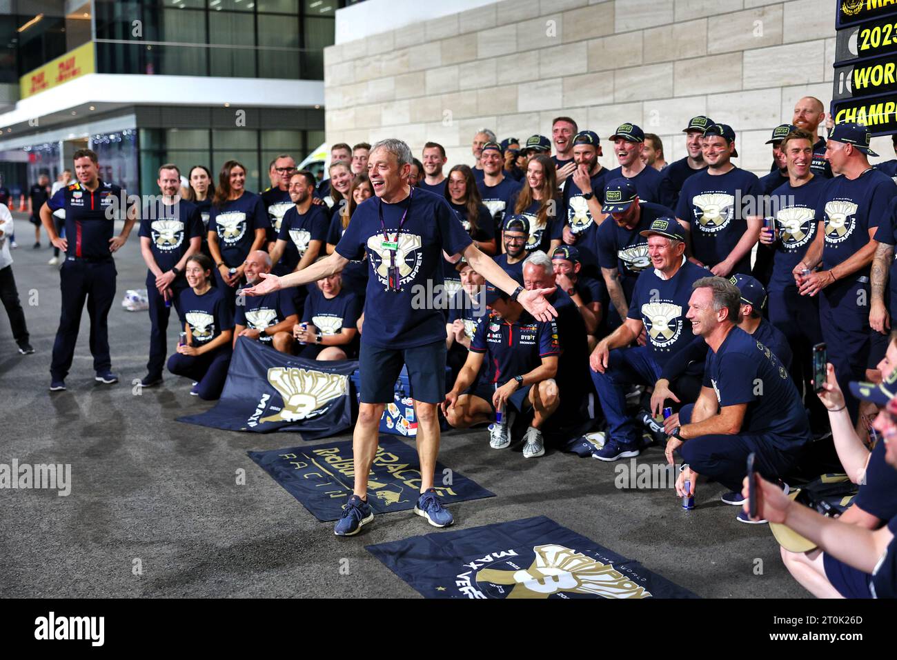 Doha, Qatar. 07th Oct, 2023. Mark Thompson (GBR) Photographer with Red ...