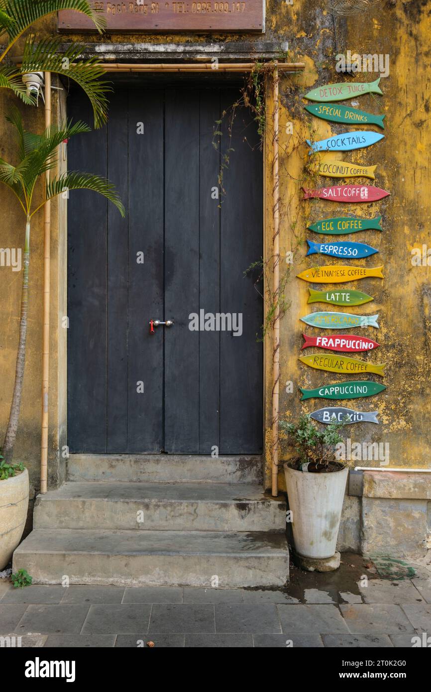 Vietnamese signs hi-res stock photography and images - Alamy