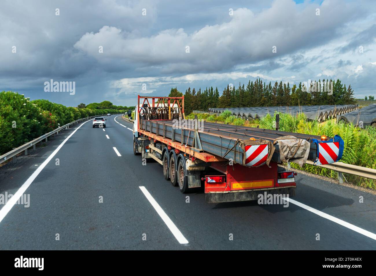 Overload truck hi-res stock photography and images - Alamy
