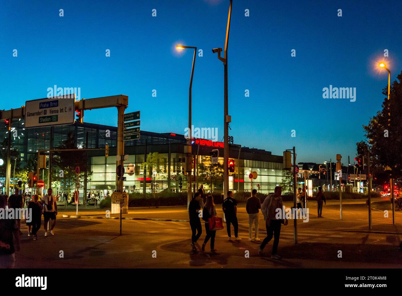 Central station vienna hi-res stock photography and images - Alamy