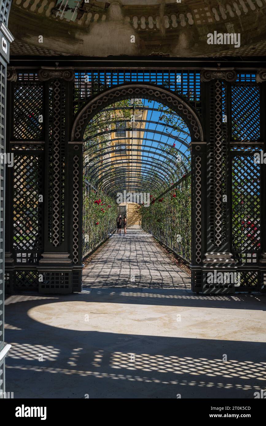 Arched garden passage, Schönbrunn Palace and Gardens, 18th-century ...