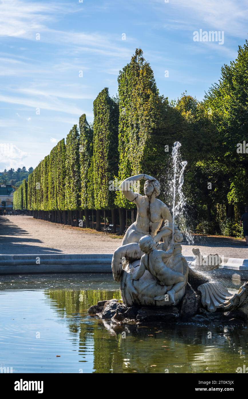 Water fountain, Schönbrunn Gardens, 18th-century Baroque gardens ...