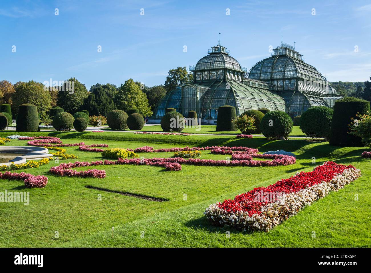 Schönbrunn Gardens and glasshouse conservatory, 18th-century Baroque ...