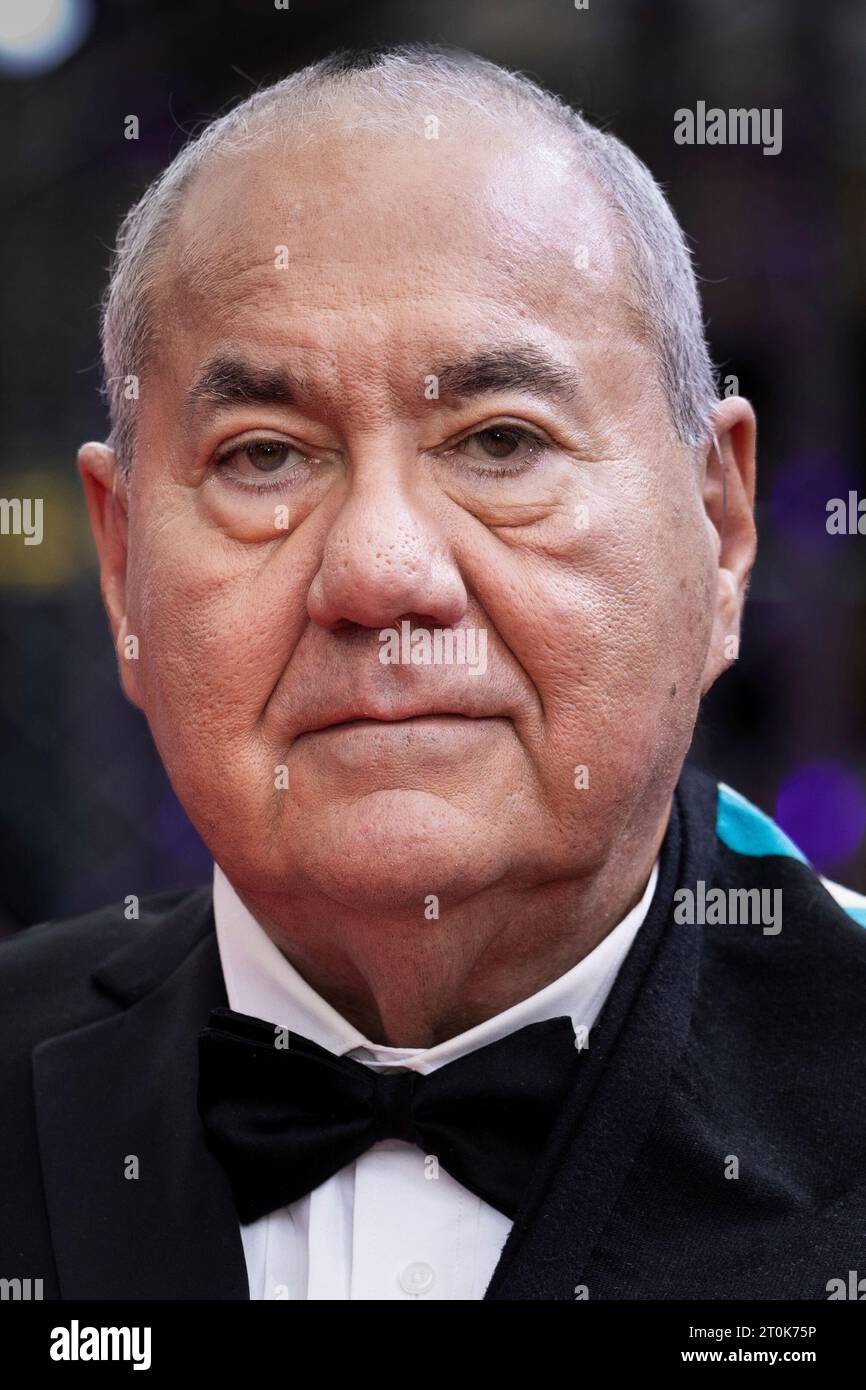 Chief Geoffrey Standing Bear poses for photographers upon arrival for ...