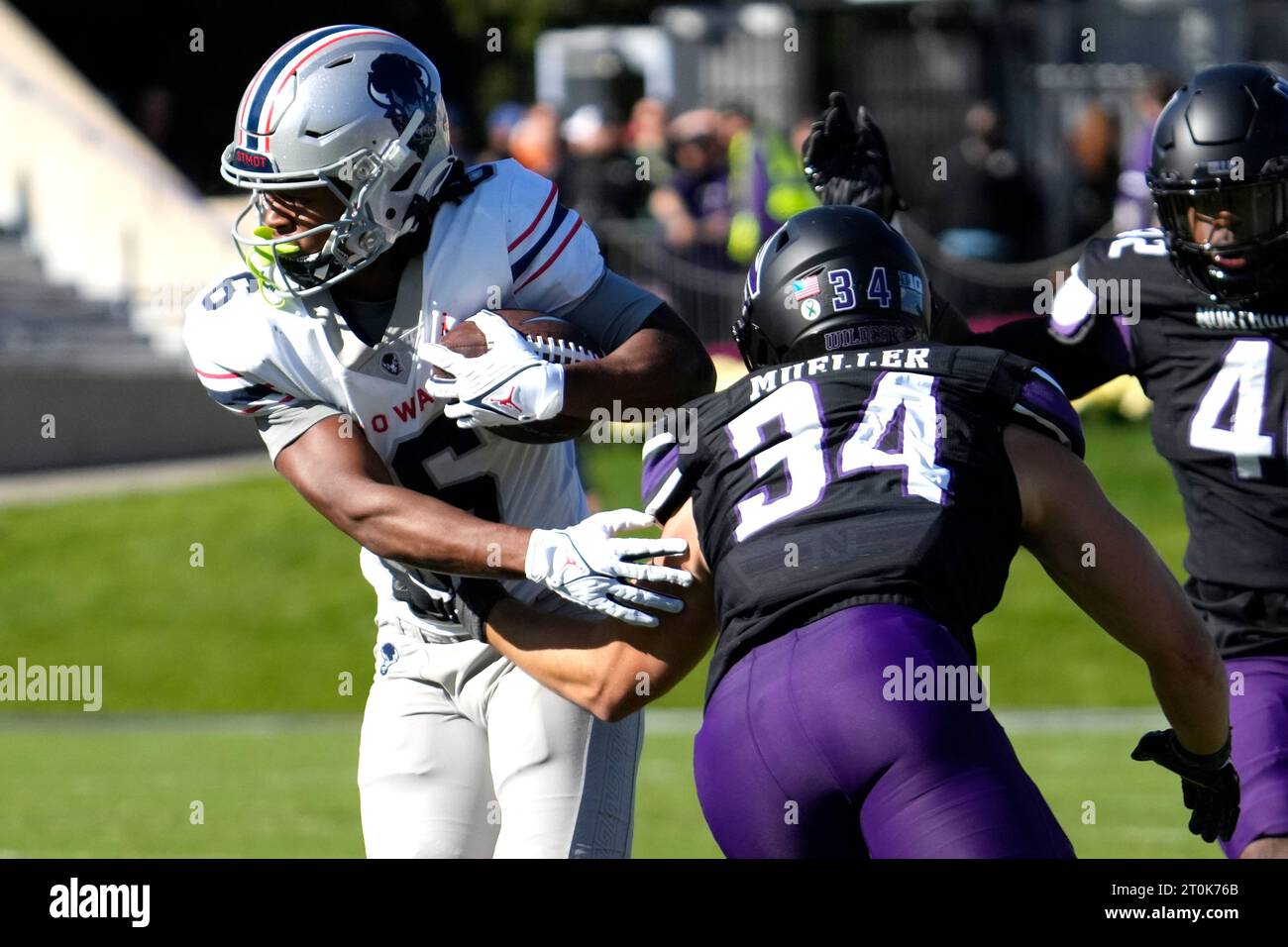 Howard running back Breylin Smith, left, runs with the ball against ...