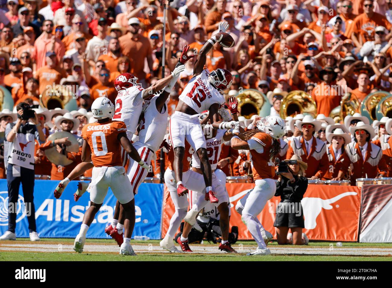 DALLAS, TX - OCTOBER 07: Oklahoma Sooners defensive back Key Lawrence ...
