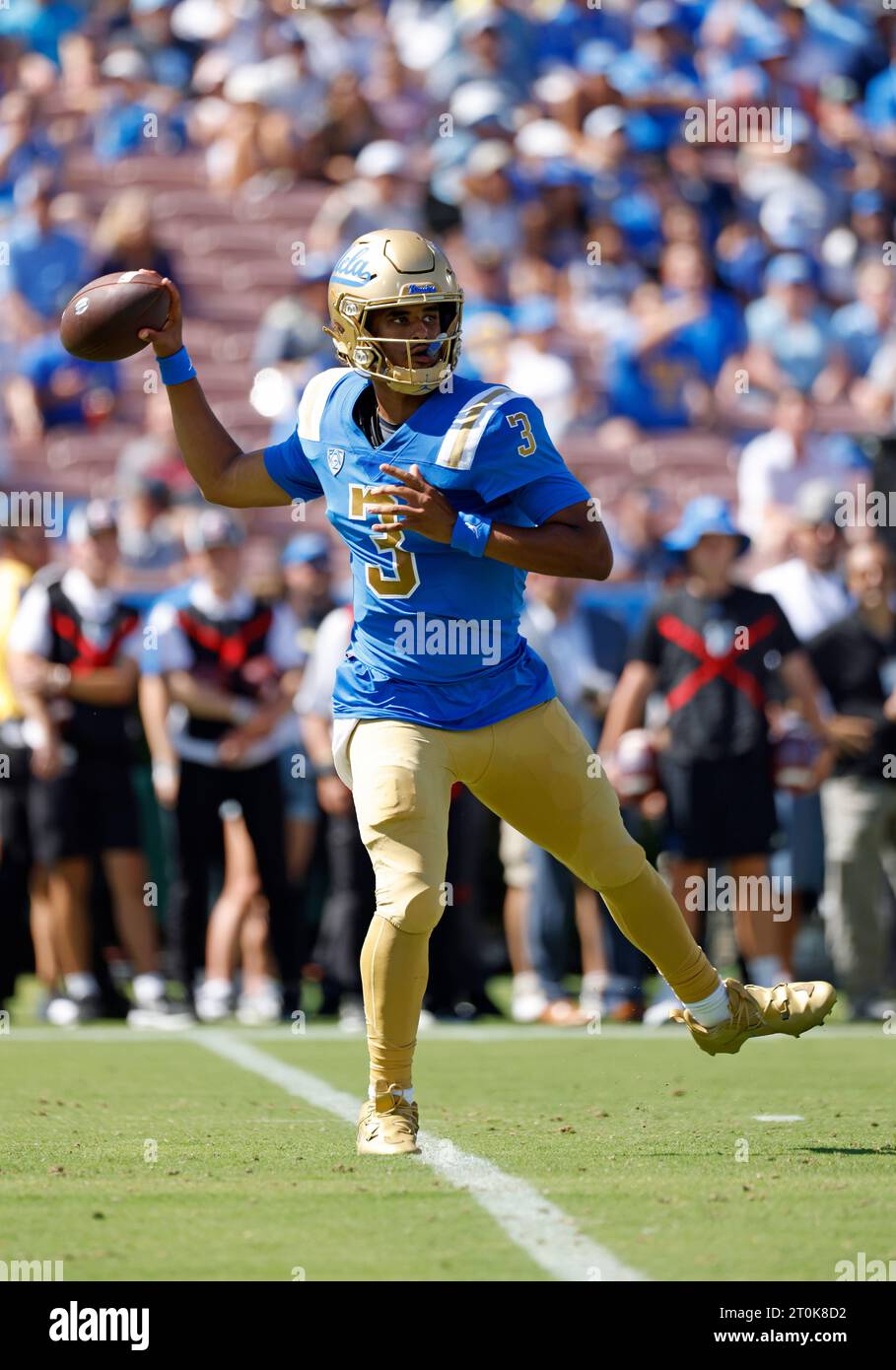 Pasadena, California, USA. 07th Oct, 2023. UCLA Bruins quarterback ...