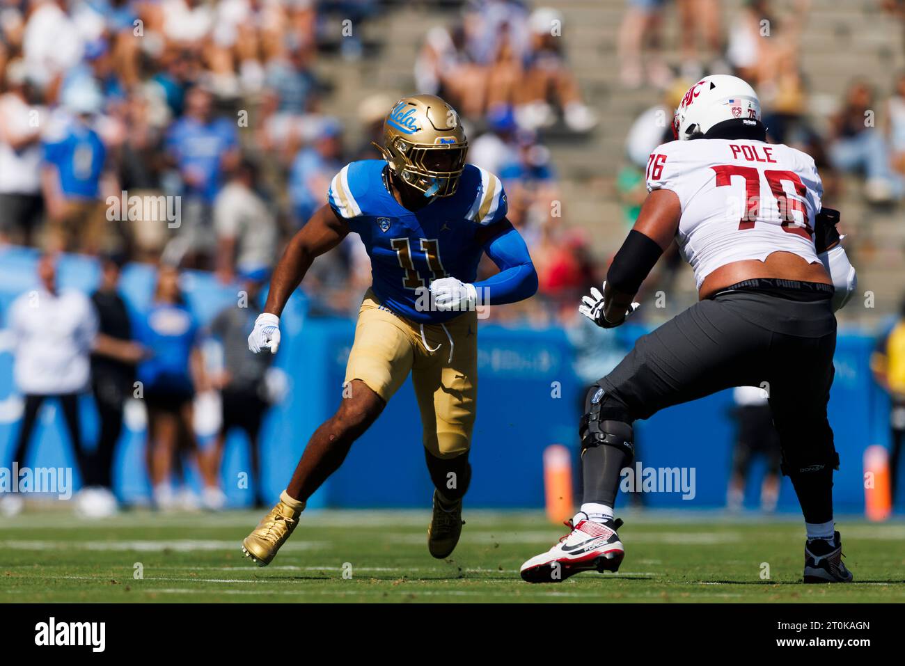PASADENA, CA - OCTOBER 07: UCLA Bruins defensive lineman Gabriel Murphy ...