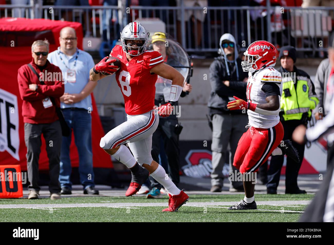 COLUMBUS, OH - OCTOBER 07: Ohio State Buckeyes tight end Cade Stover (8 ...