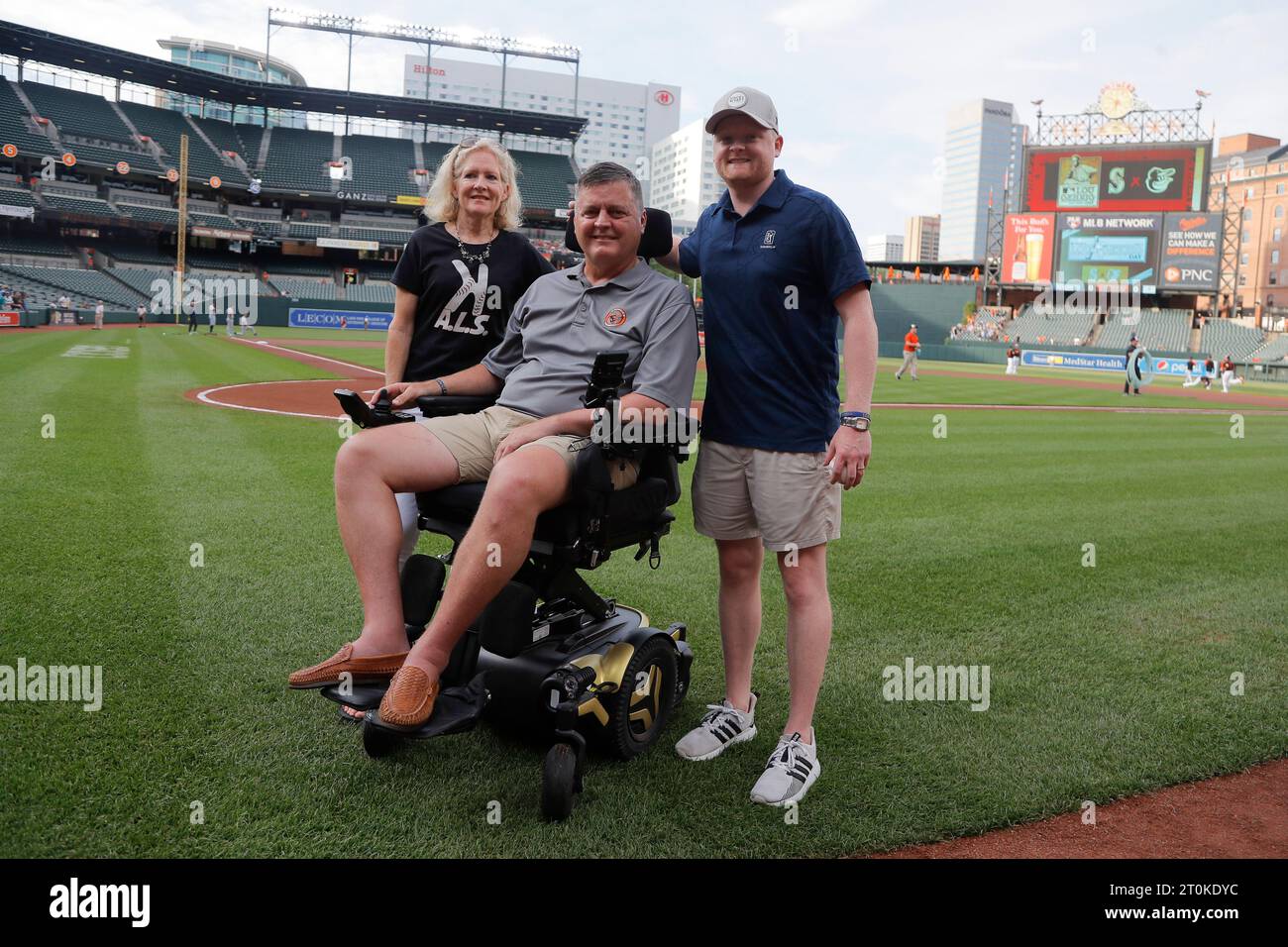 FILE - Former Baltimore Orioles pitcher Jim Poole, center, poses for a ...