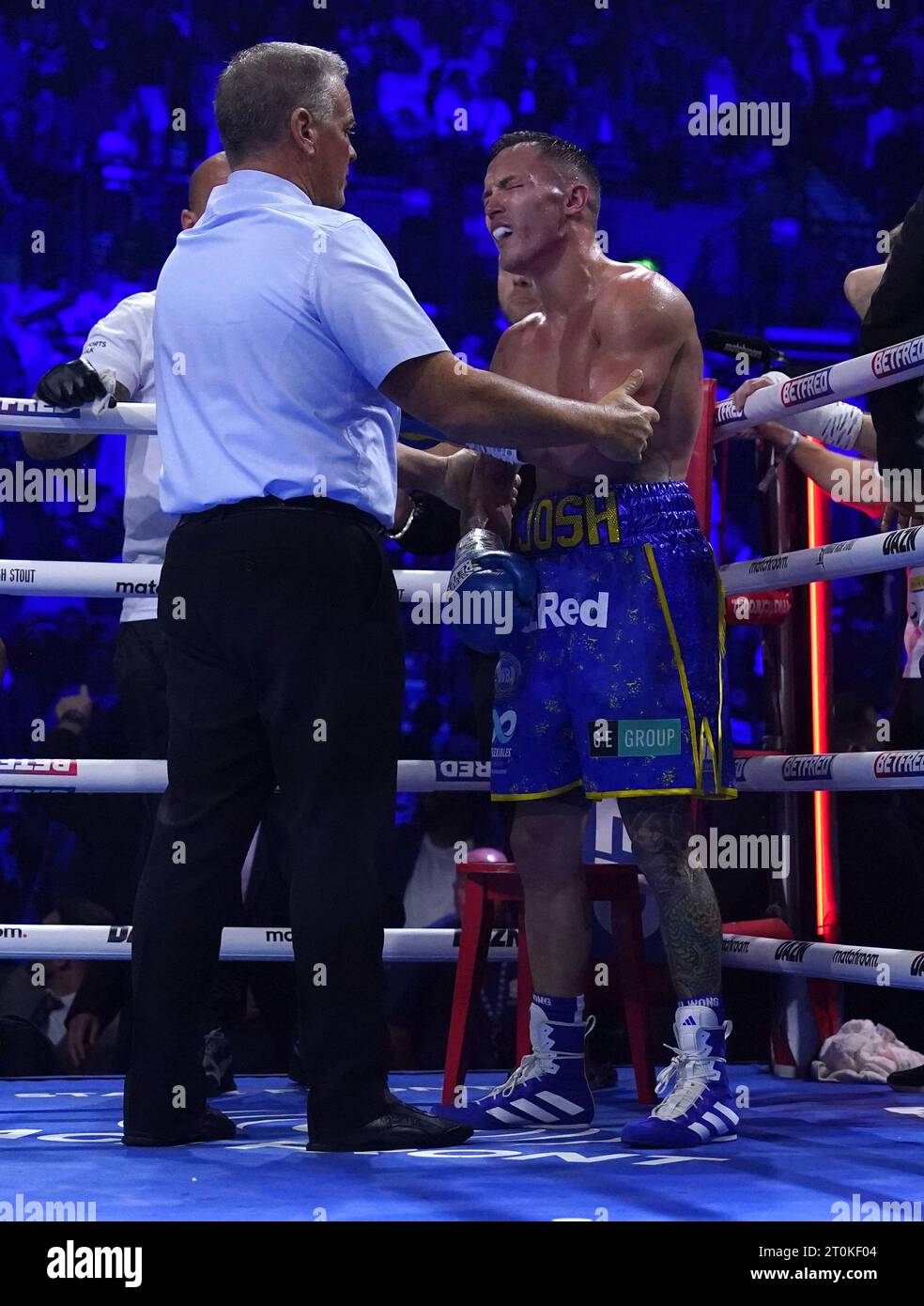 The Referee intervenes as Josh Warrington loses by TKO against Leigh Wood in their WBA ...