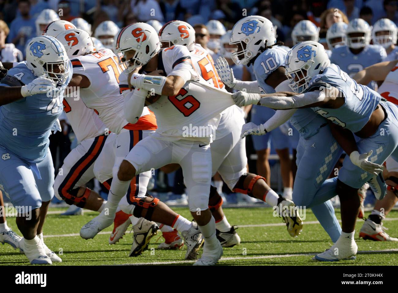 North Carolina defensive lineman Travis Shaw (4) and North Carolina ...