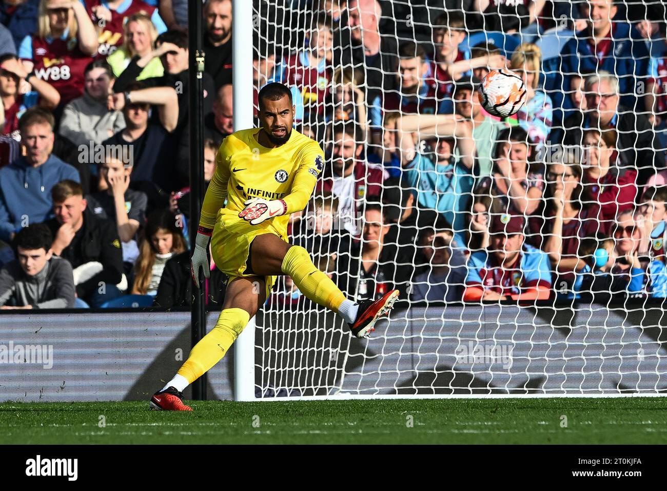 Robert Sánchez #1 of Chelsea takes a goal kick during the Premier ...