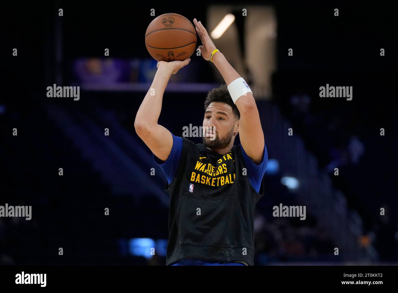 Golden State Warriors guard Klay Thompson warms up before an NBA ...
