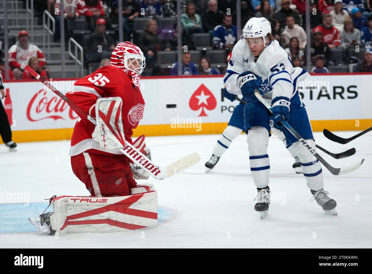 Toronto Maple Leafs right wing Easton Cowan (53) tries to redirect a shot at Detroit Red Wings ...