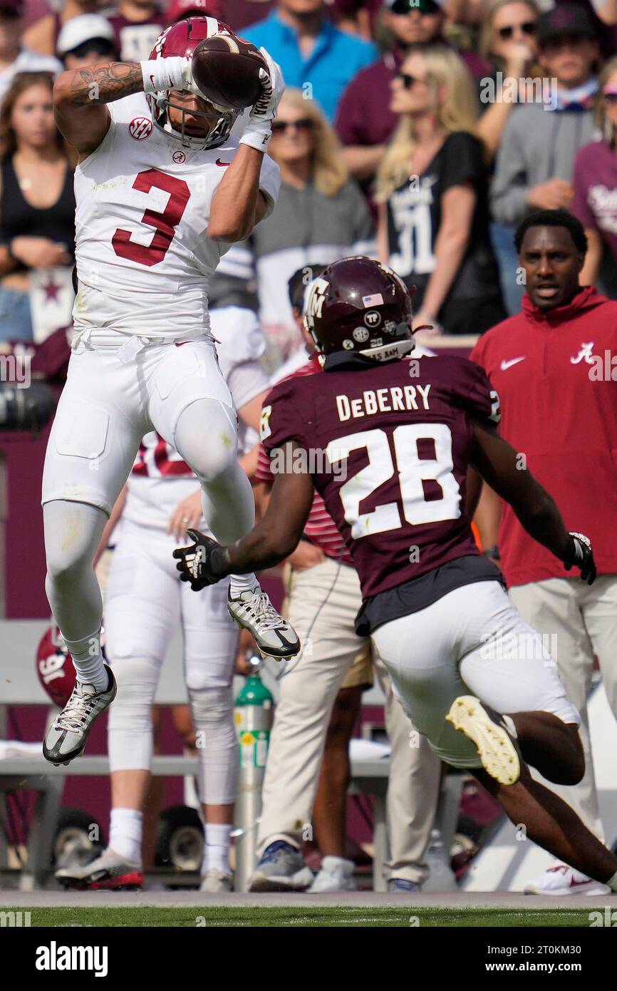 Alabama wide receiver Jermaine Burton (3) catches a pass as Texas A&M ...