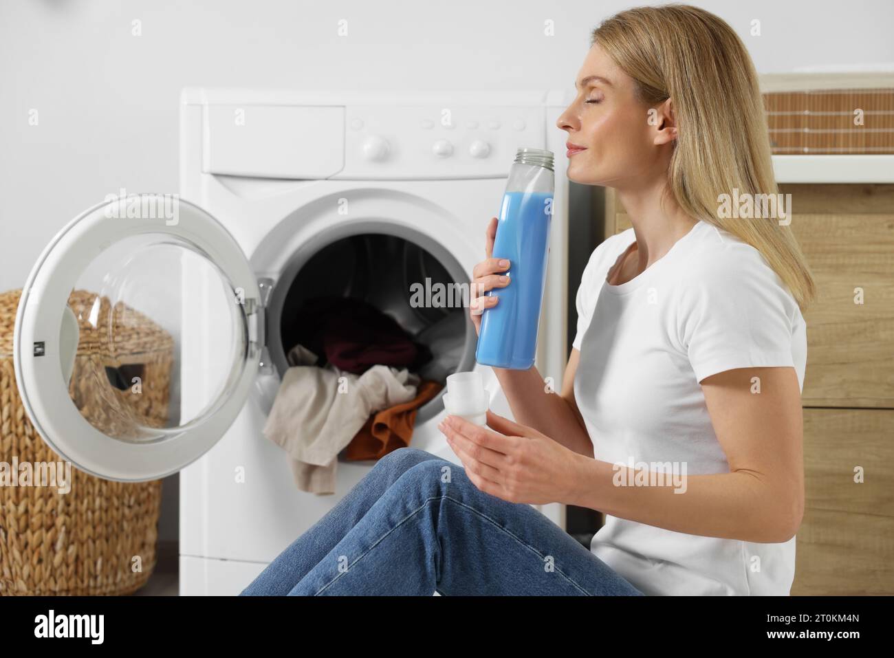 Female smelling fabric hi-res stock photography and images - Alamy