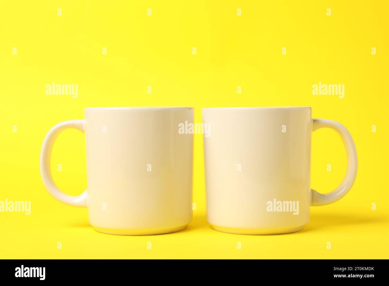 White ceramic mugs hi-res stock photography and images - Alamy