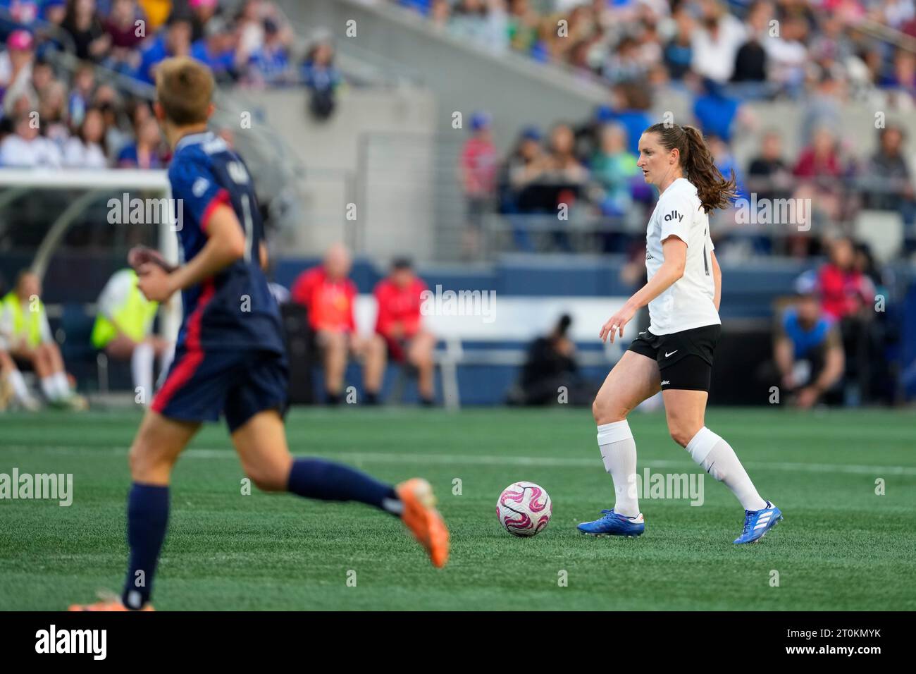 Washington Spirit midfielder Andi Sullivan moves the ball against the ...