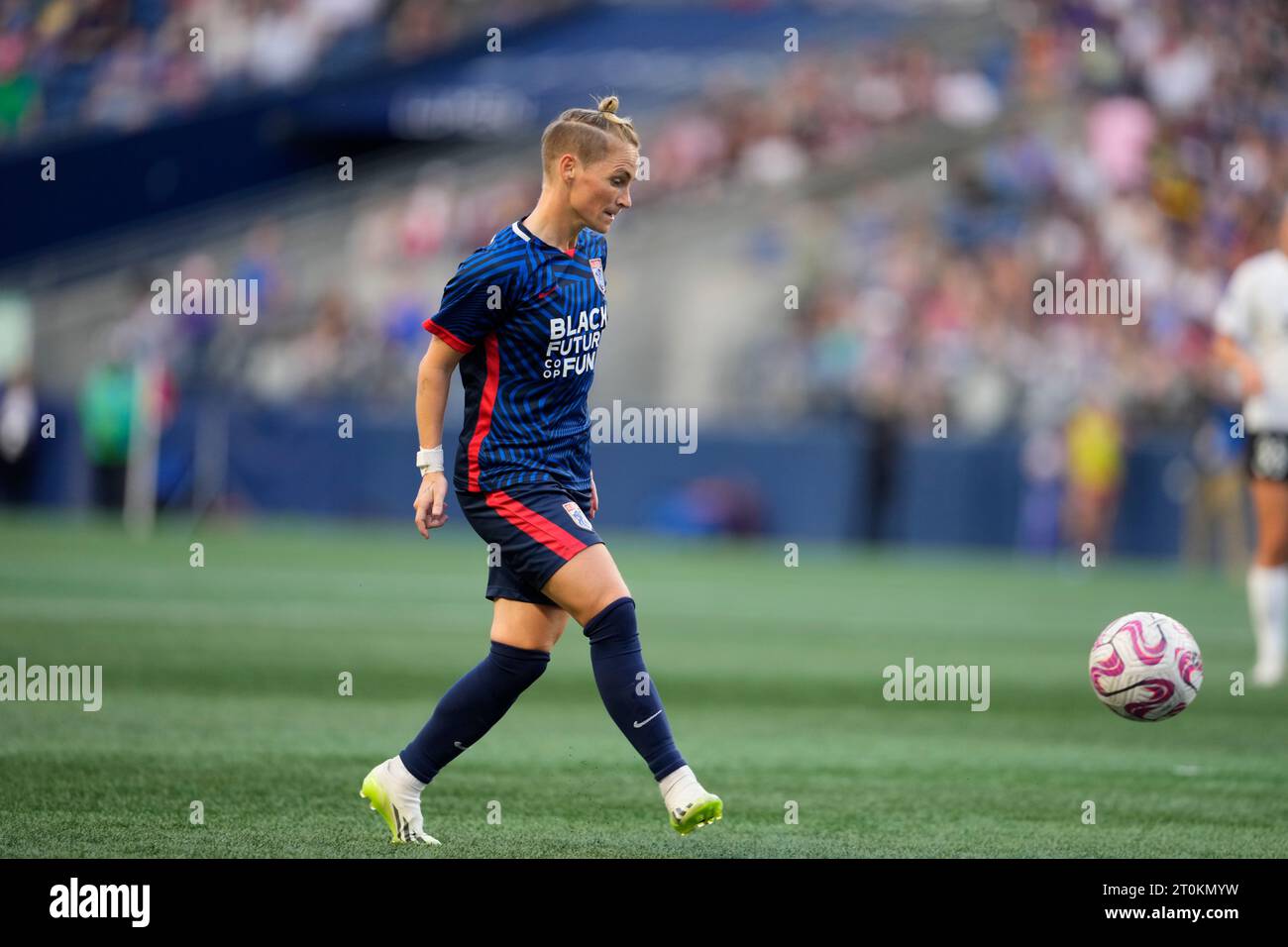 OL Reign midfielder Jess Fishlock in action against the Washington ...
