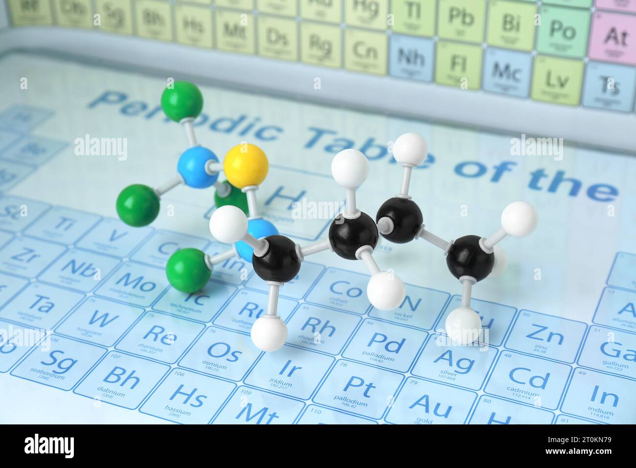 Atom model with periodic table hi-res stock photography and images - Alamy