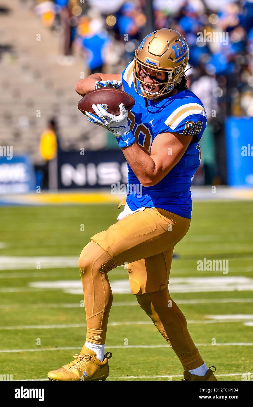 Pasadena, CA. 7th Oct, 2023. UCLA Bruins tight end Moliki Matavao (88 ...