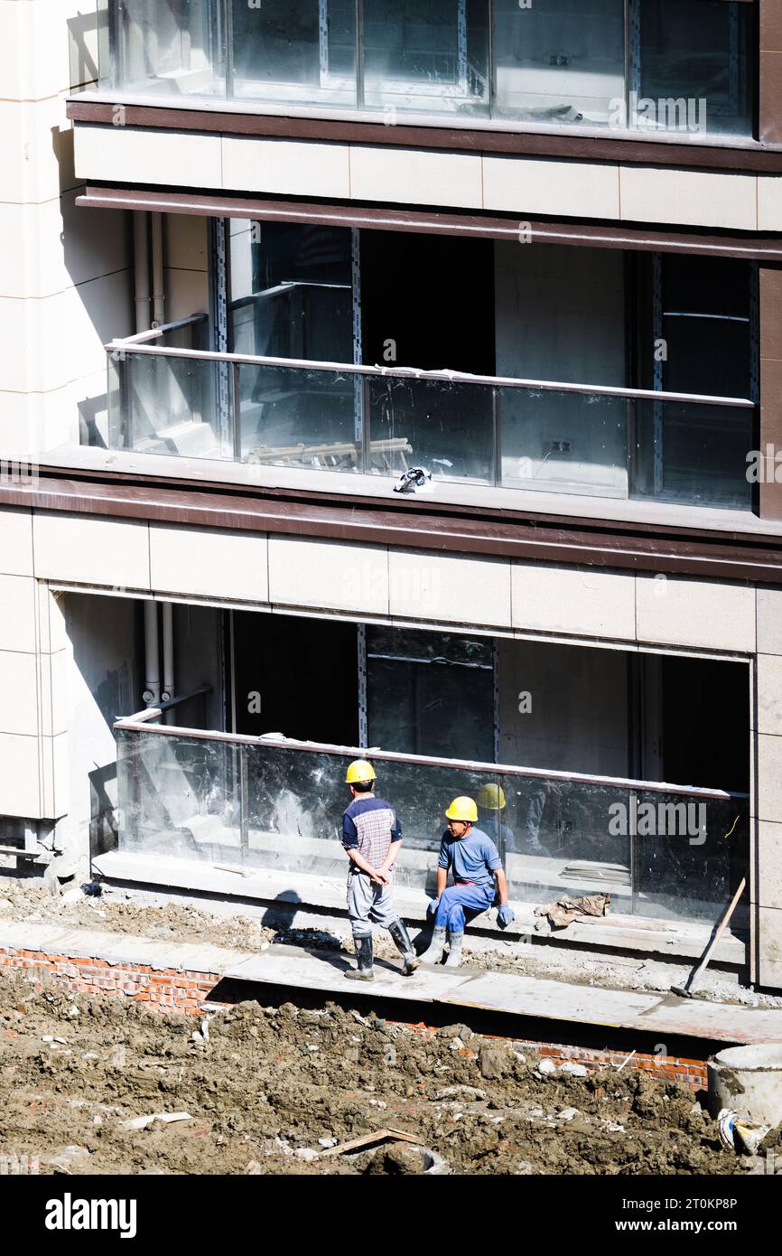 Construction workers on rest break hi-res stock photography and images ...