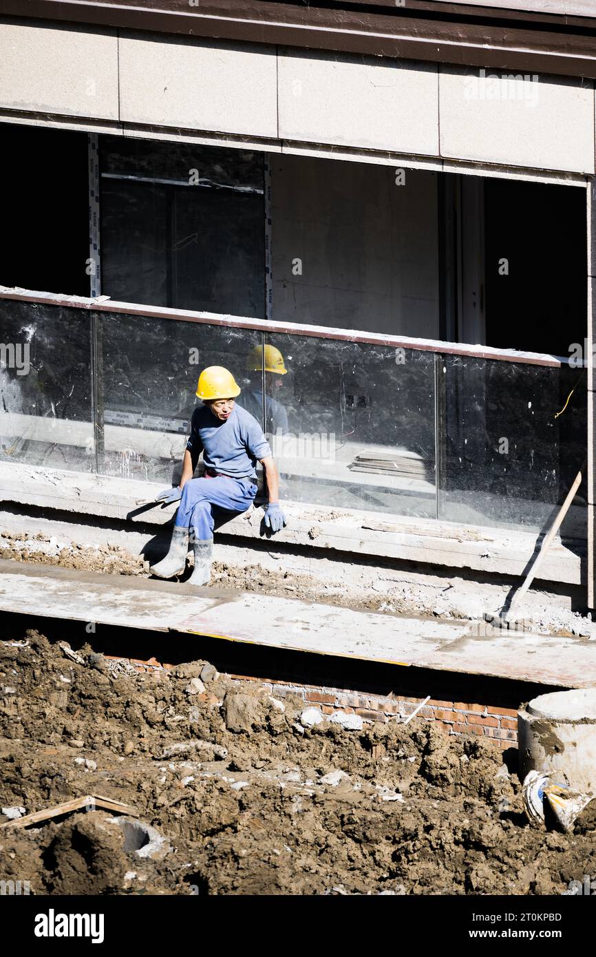 Construction workers on rest break hi-res stock photography and images ...