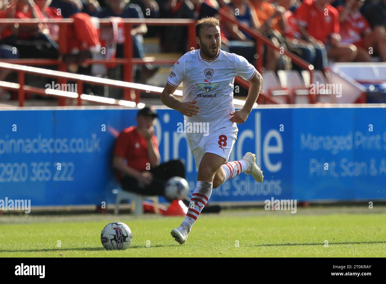 Herbie Kane #8 of Barnsley breaks with the ball during the Sky Bet ...