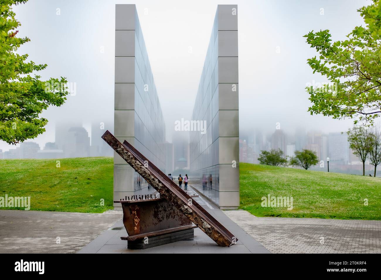 9 11 memorial statue hi-res stock photography and images - Alamy