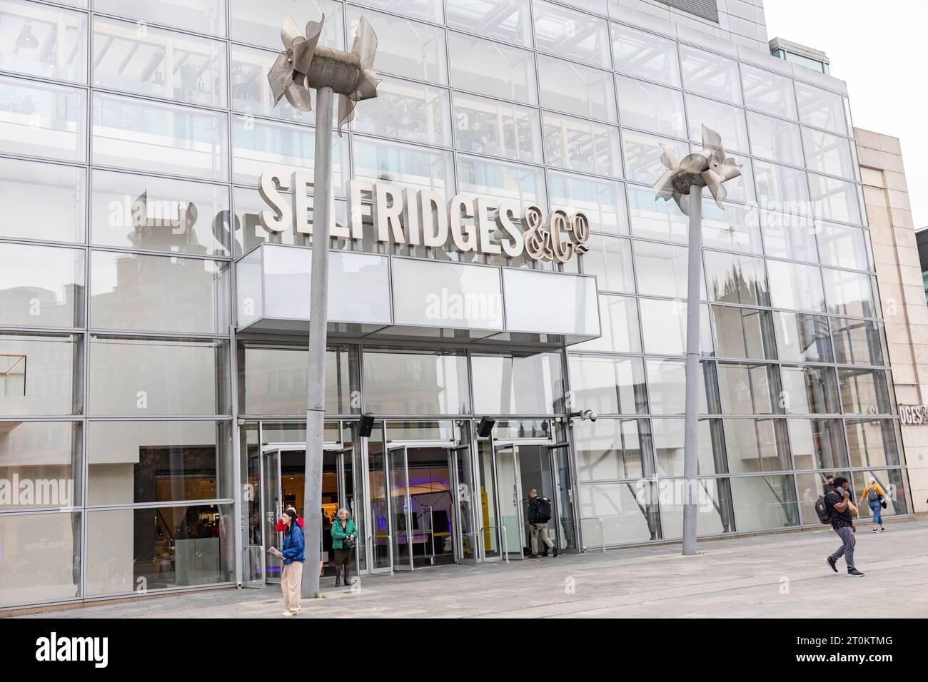 Selfridges department store sign hi-res stock photography and images ...