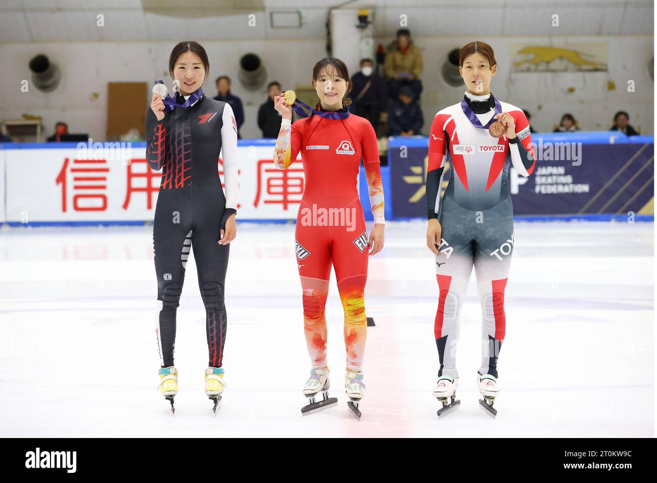 Teisan ice skating training center, Nagano, Japan. 7th Oct, 2023. (L to ...