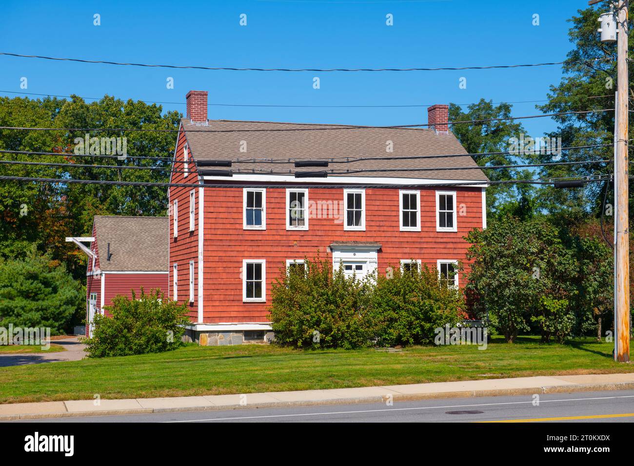 Historic colonial style building at 909 High Street in historic town ...