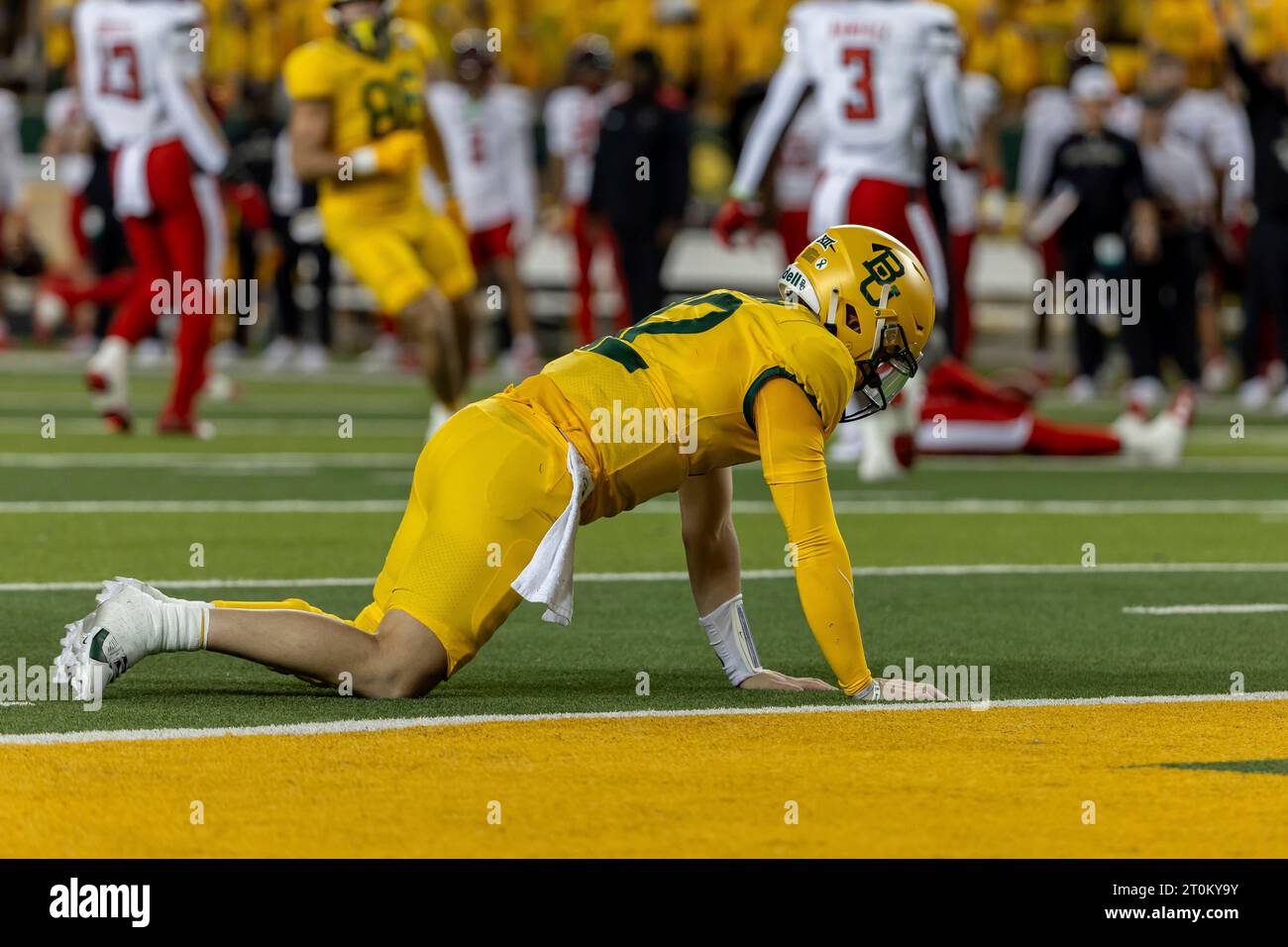 WACO, TX - OCTOBER 07: Baylor Bears quarterback Blake Shapen (12) is ...