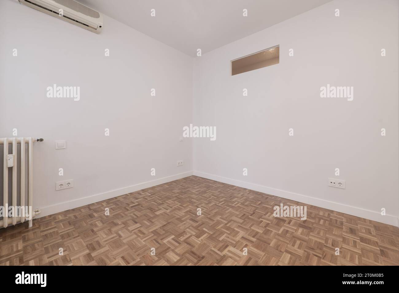 Living room of an empty house with slatted parquet flooring Stock Photo ...