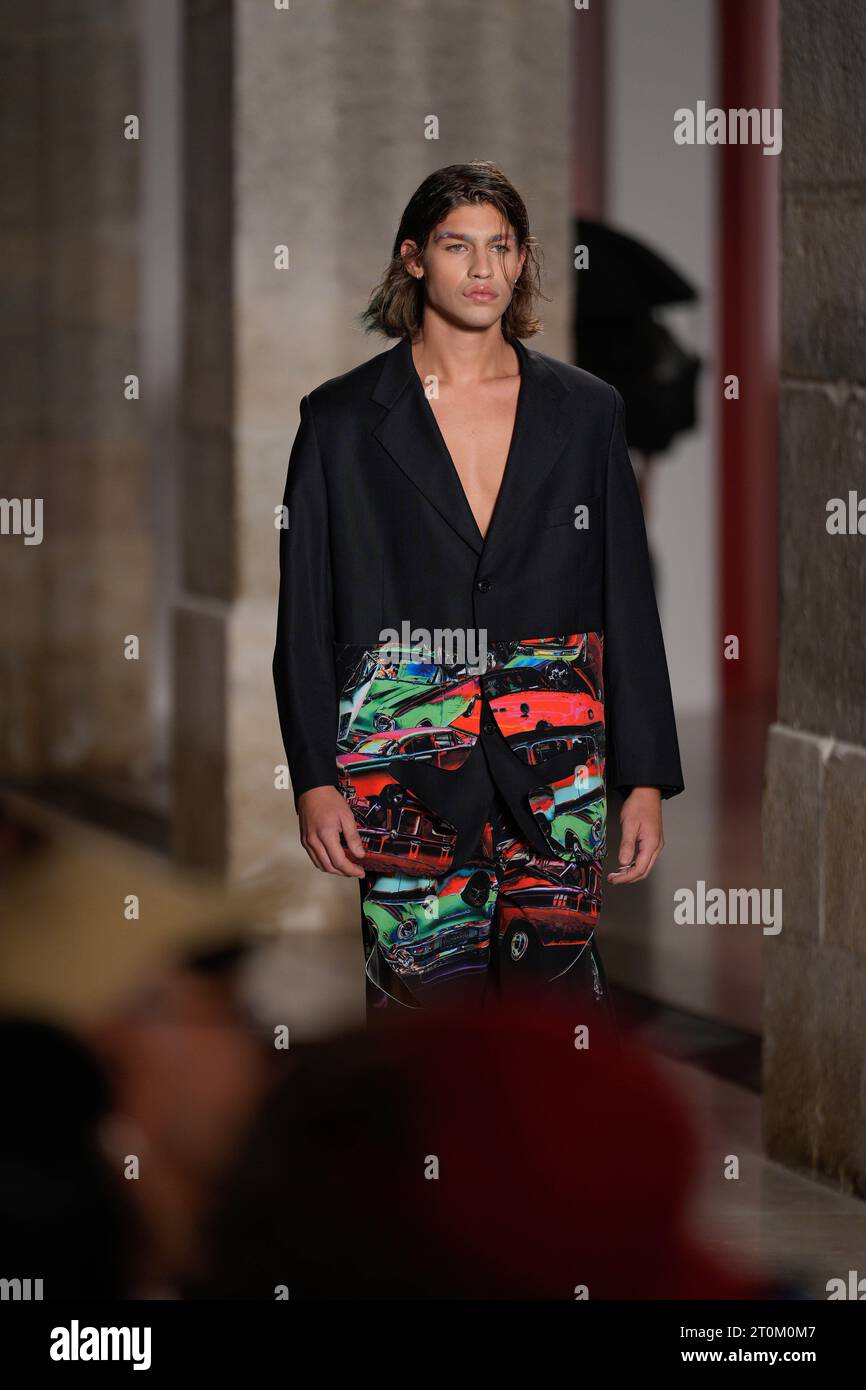 Lisbon, Portugal. 07th Oct, 2023. A model walks the runway during ...