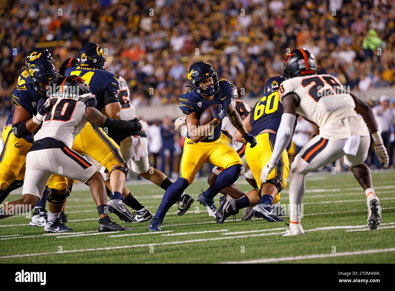 California running back Jaydn Ott (1) carries for a gain against Oregon ...