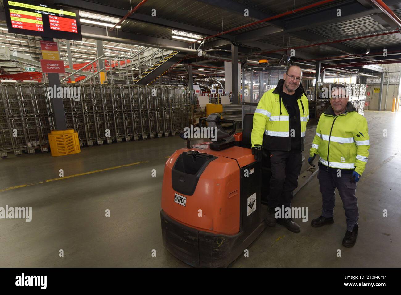 Melbourne, Victoria, Australia. 8th Oct, 2023. Workers of Australia ...