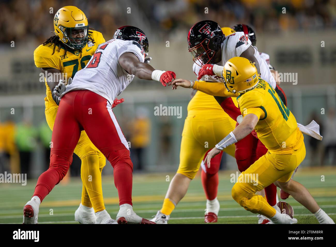 Waco, Texas, USA. 8th Oct, 2023. Texas Tech's STEVE LINTON (7 on right ...