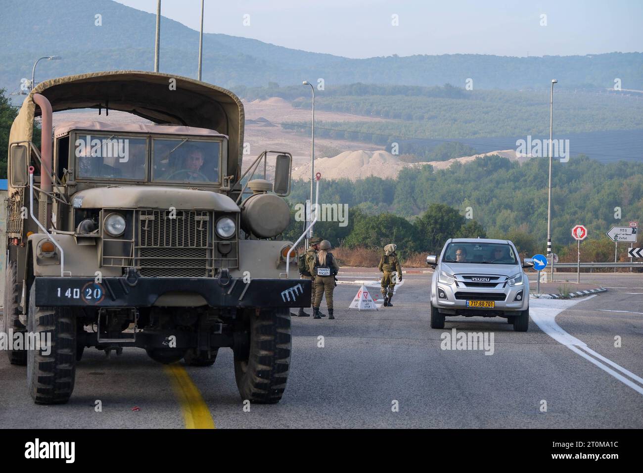 Israel, 8th Oct 2023. The Israeli army set up checkpoints around the ...