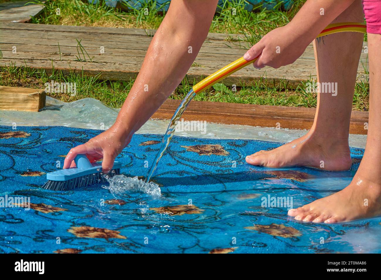 soaping the carpet, washing the carpet on the street Stock Photo - Alamy