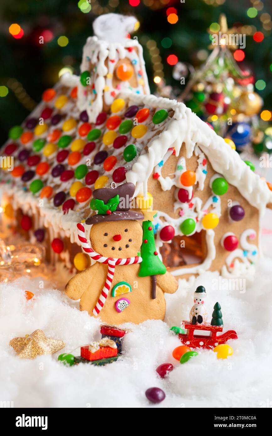 Gingerbread house and snowmen Stock Photo - Alamy