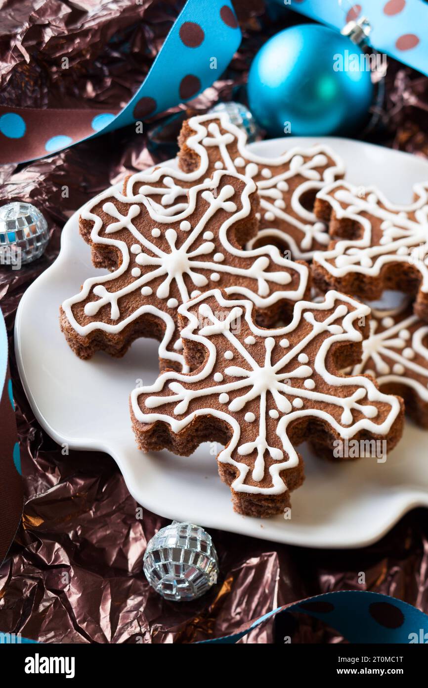 Gingerbread Snowflake Cookies with decoration Stock Photo - Alamy