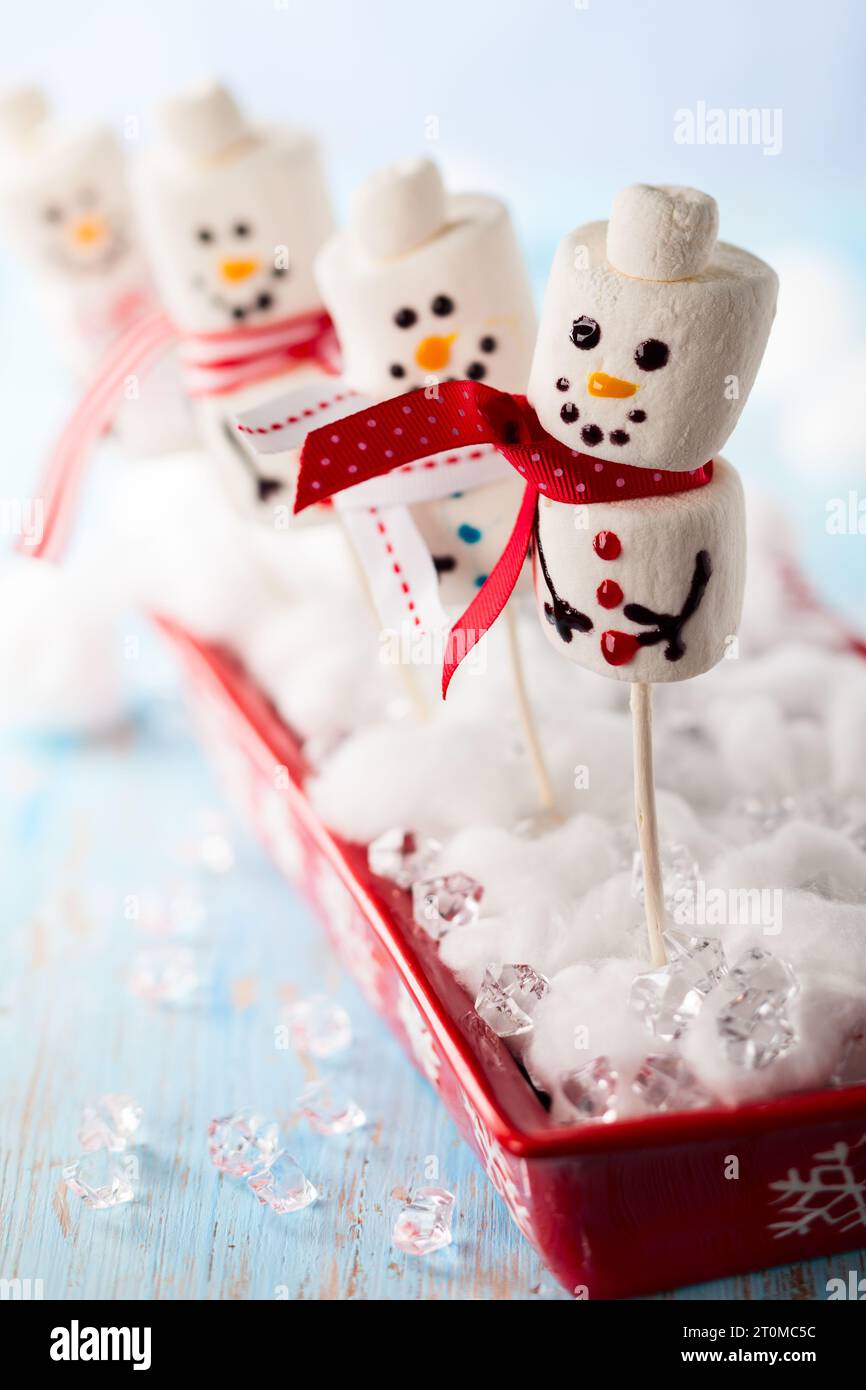 Marshmallow Snowmen Christmas Candy Stock Photo - Alamy