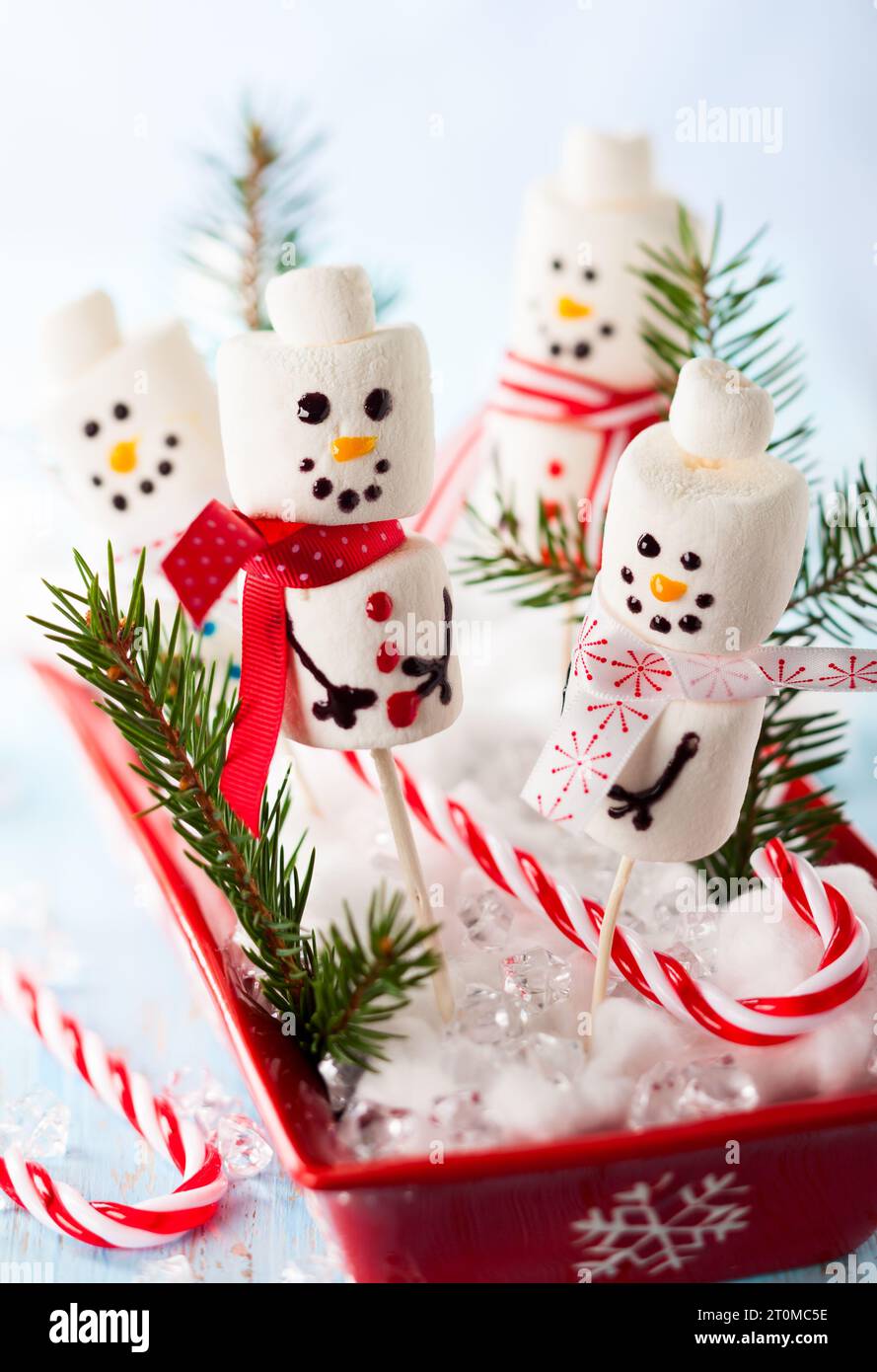 Marshmallow snowman hi-res stock photography and images - Alamy