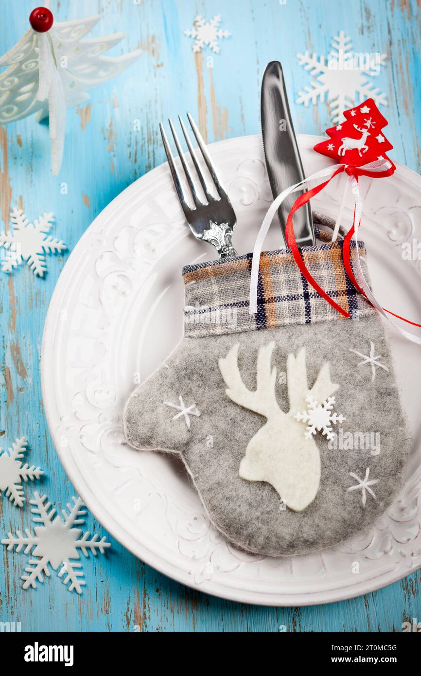 Rustic Christmas table setting Stock Photo - Alamy