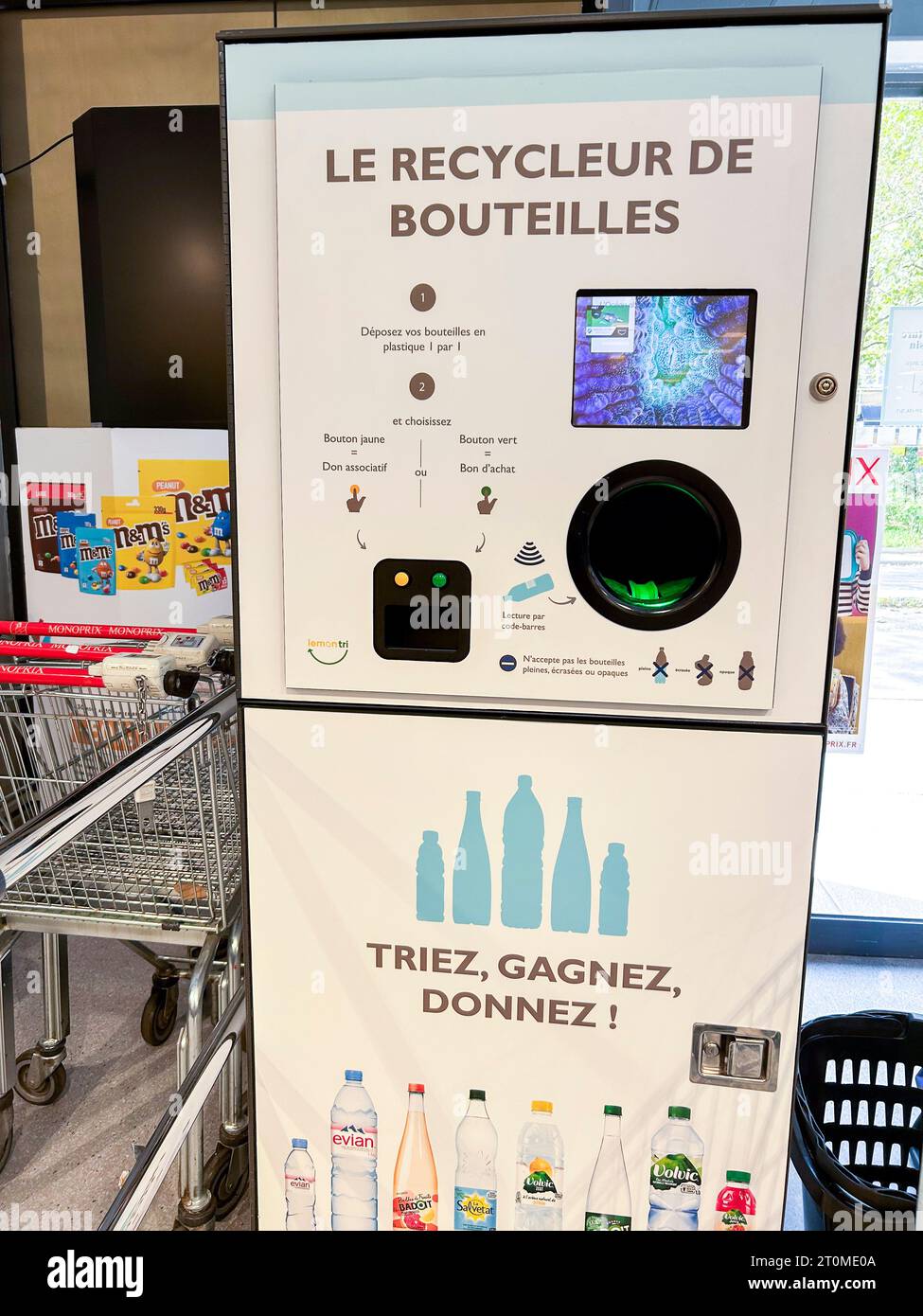 Paris, France, Detail, Bottle Recycling Center, Vending Machine, "Cash ...