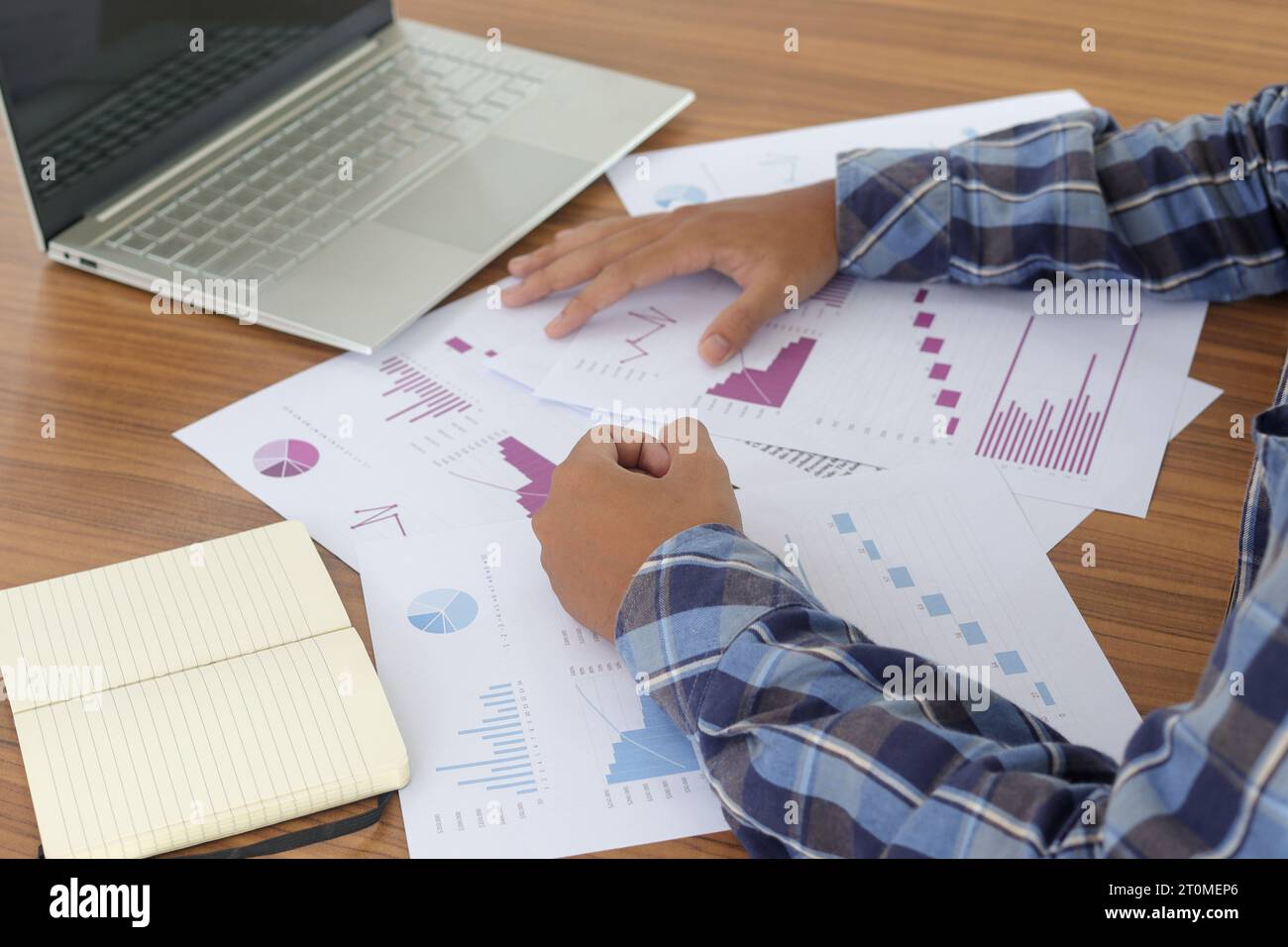Asian man signing contract hi-res stock photography and images - Alamy
