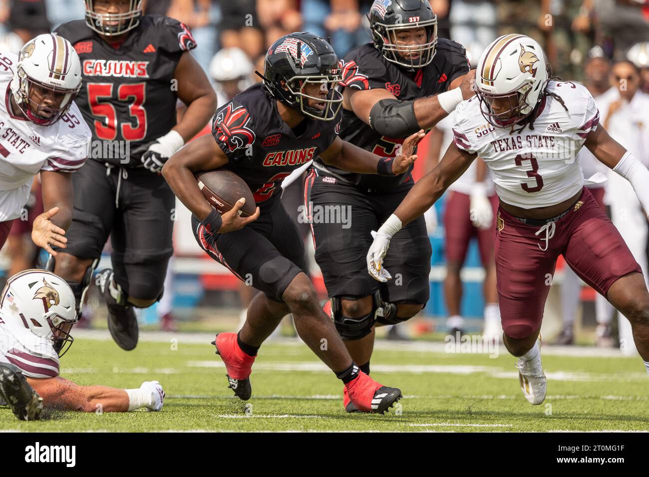 Louisiana-Lafayette Ragin Cajuns quarterback Zeon Chriss (2) carries as ...